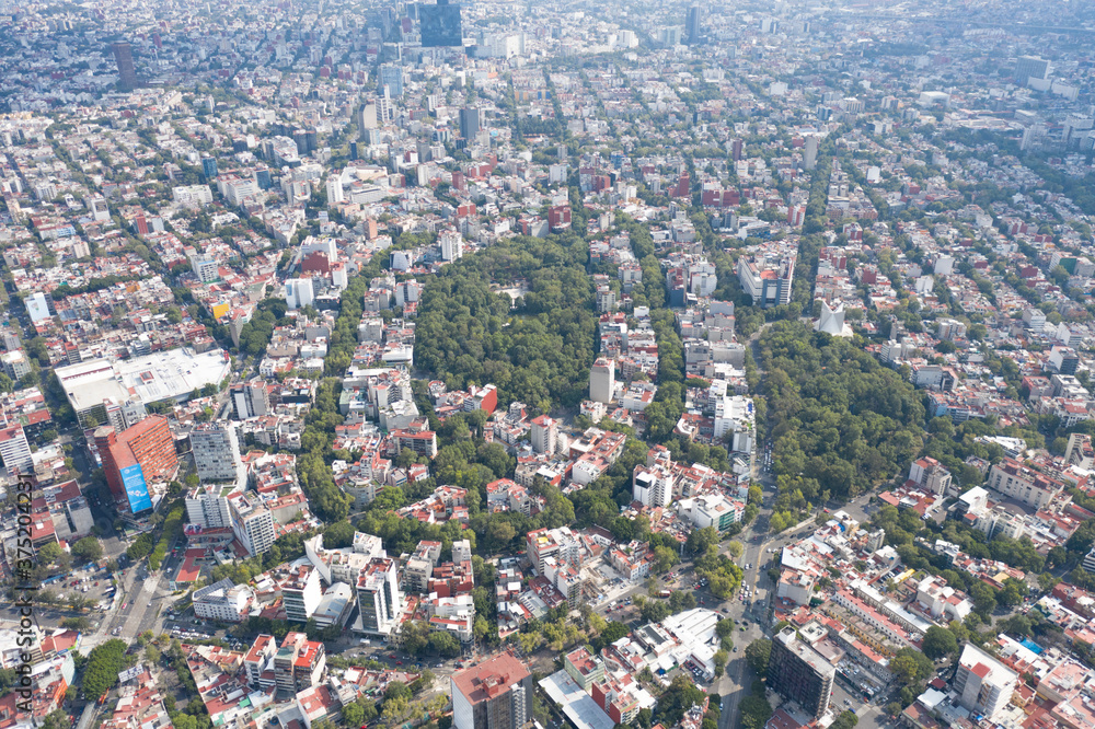 Foto de Stock Espectacular vista aérea a gran altura del Parque México ...