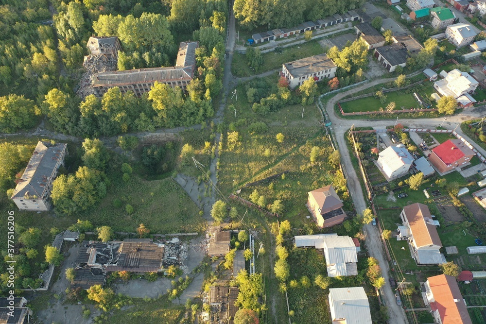 Foto An aerial view of the flooded mine. A man-made disaster. The ...