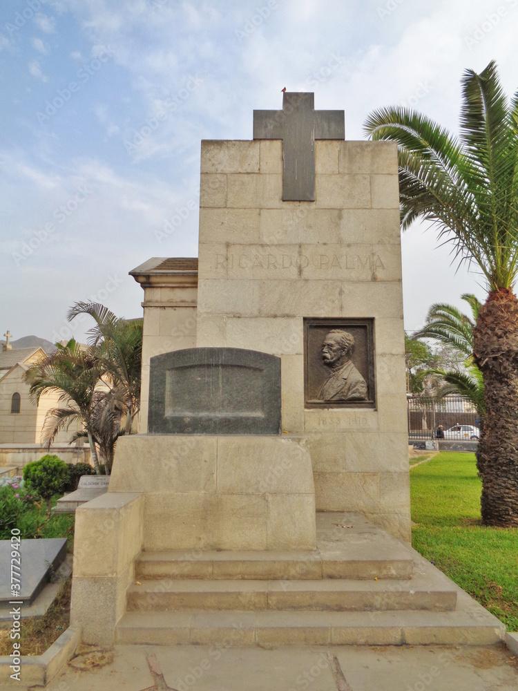 Tombs and mausoleums of Presbítero Matías Maestro Cemetery Museum ...