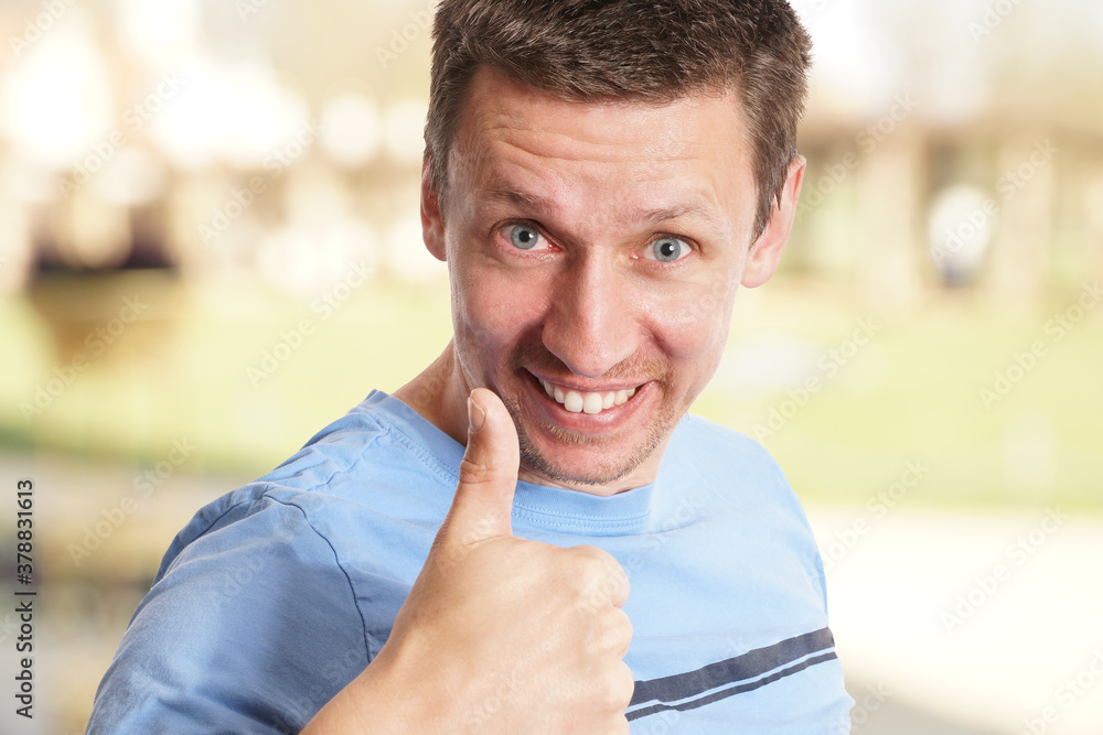 Stock-Foto „Daumen hoch“ | Adobe Stock