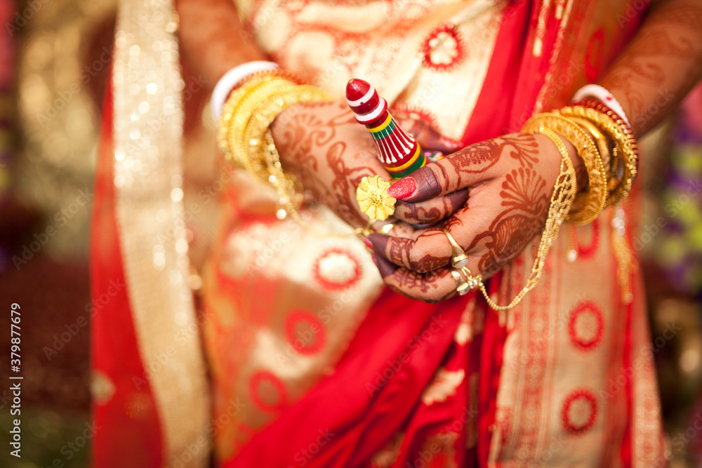 Decorative hand of a Hindu Bride in marriage ceremony Stock Photo ...