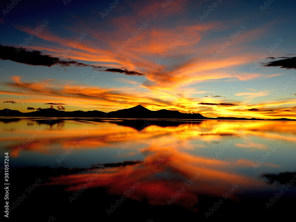 Foto Orange bright sunset over the salt lake in desert. Sky clouds ...