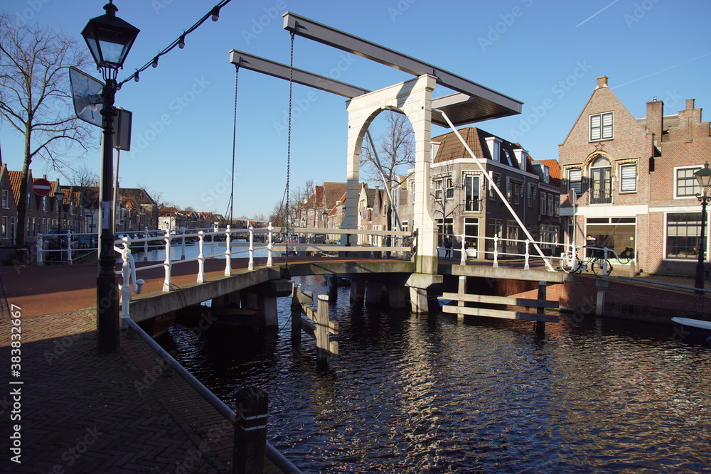 Canal with drawbridge newland bridge (nieuwlandbrug) and houses with ...
