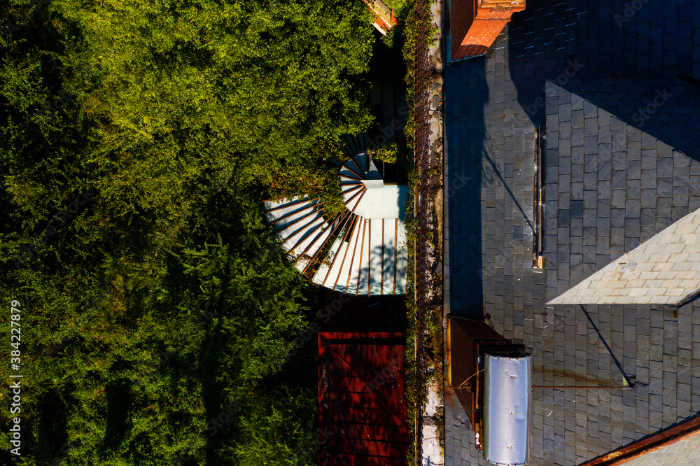 These are aerial photos of the abandoned Dunnington Mansion in ...