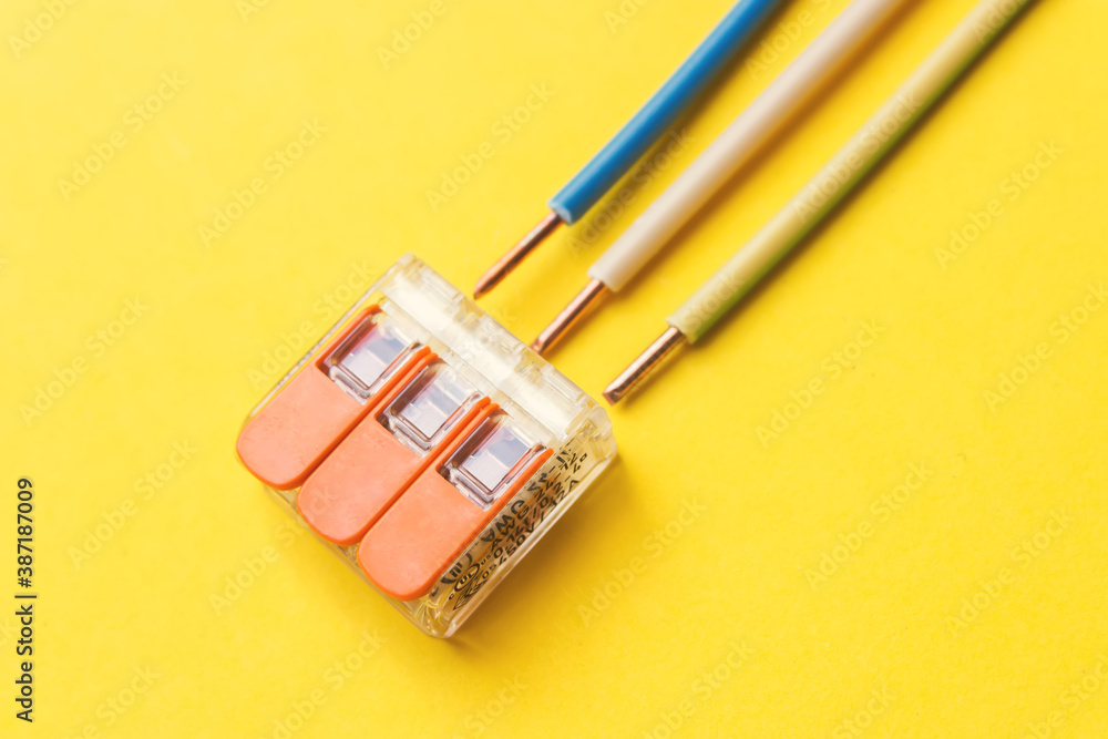 Compact splicing connector with connected wire. phase, zero, ground ...