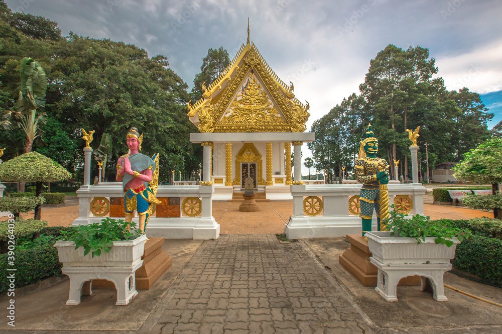 Foto Landmark Wat Phra That Nong Bua is a Dhammyuttika temple, one of ...