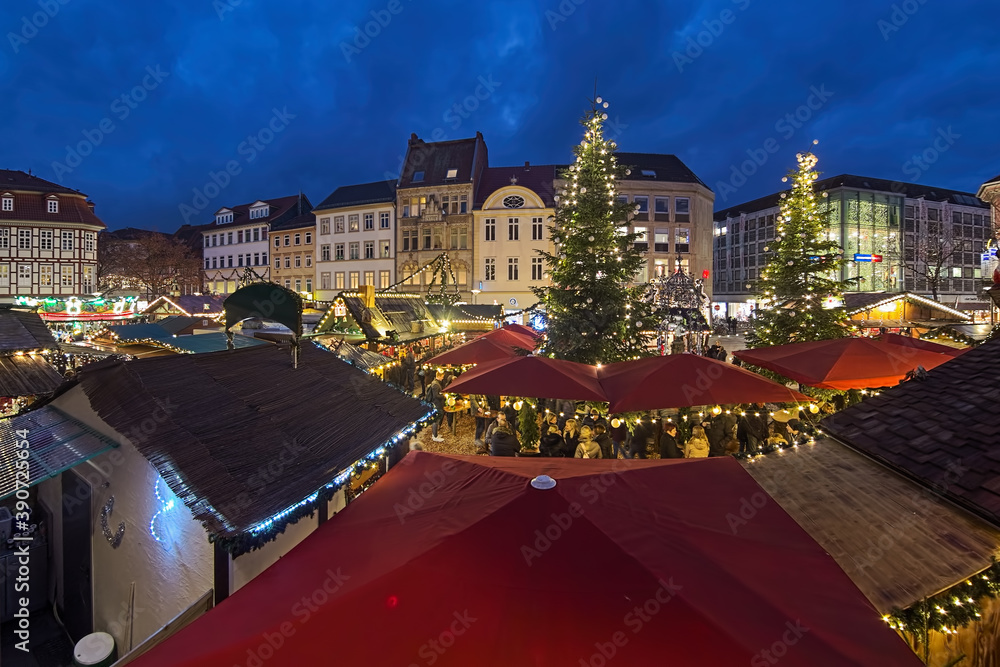 Gottingen, Germany. Christmas market at Market Square in dusk ...