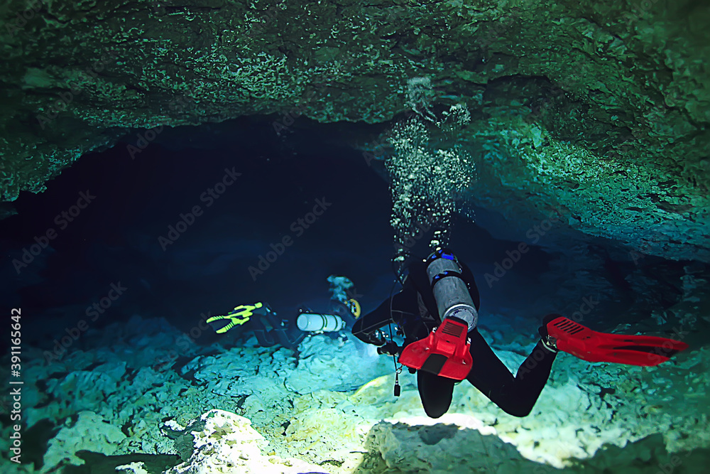 Foto de Stock diving in the cenotes, mexico, dangerous caves diving on ...