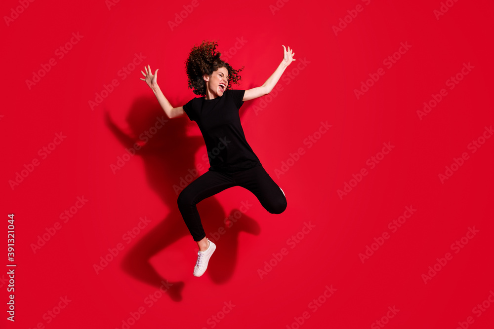 Photo portrait full body view of woman screaming dancing with hands and ...