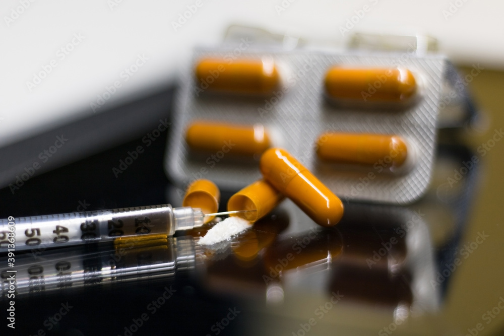 Stock-Foto „Frontal close-up view of a pack of capsules, one of which ...