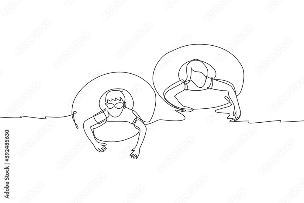 One single line drawing of young happy boy and girl play together in ...