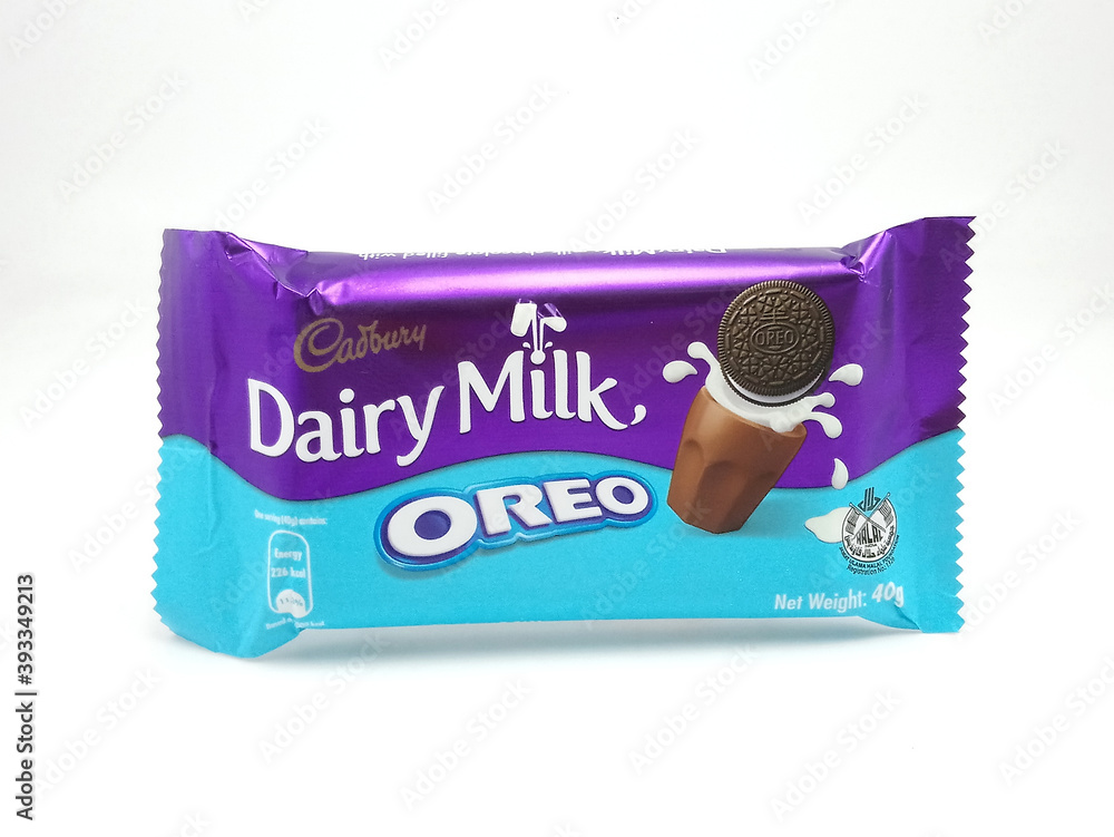 Foto de Stock Cadbury dairy milk chocolate bar and oreo in Manila ...