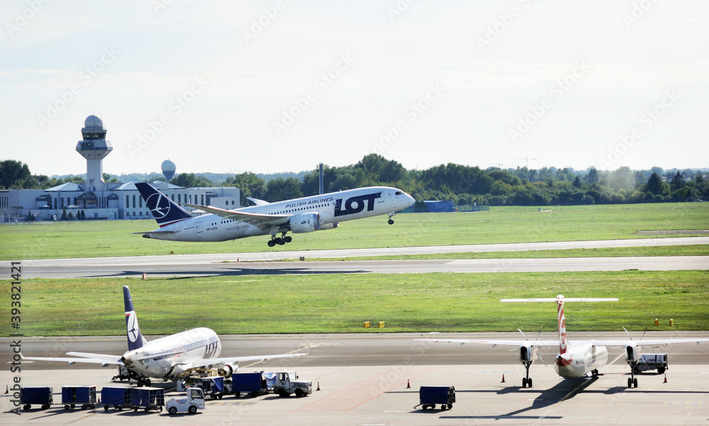 Warsaw, Poland. 15 April 2018. Passenger plane PLL LOT Boeing Dreamliner is flying up from ...