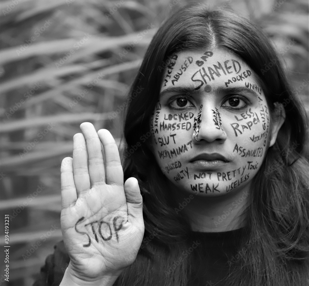 Foto Black and white photo of a southeast Asian brown woman anti gender ...
