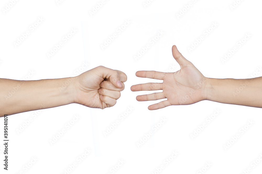 Dos manos de personas caucásicas enfrentadas, una con puño cerrado y ...