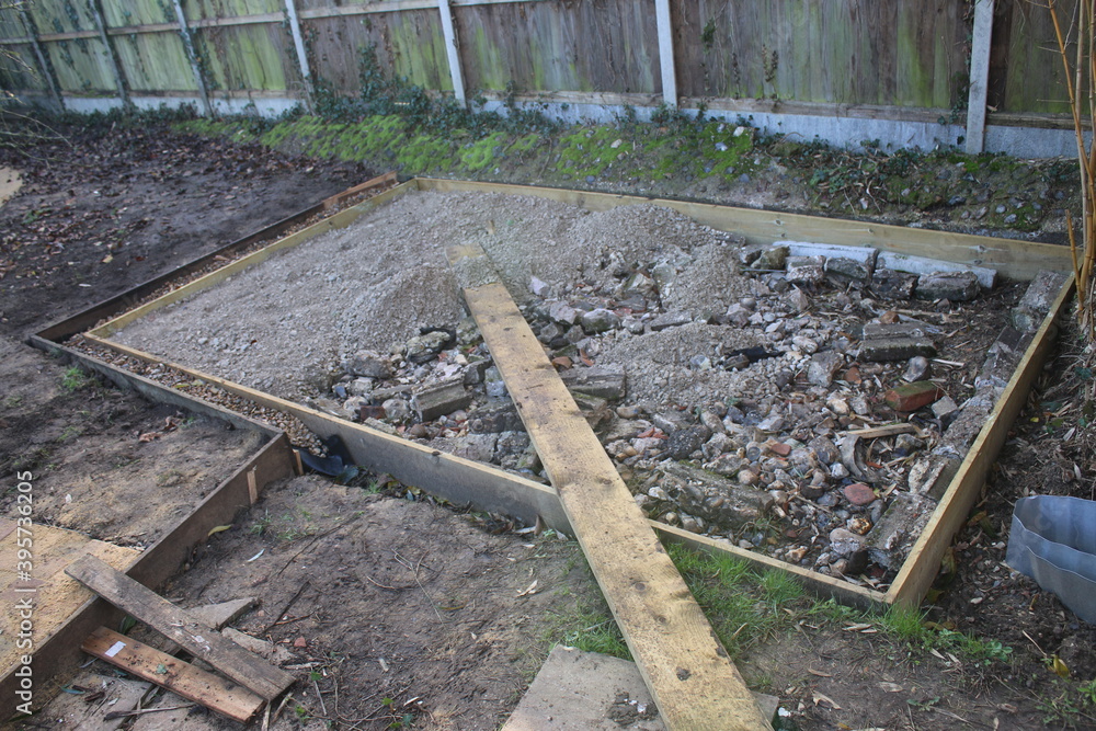 Foto de Stock Close up of shed base construction of wood edging ...