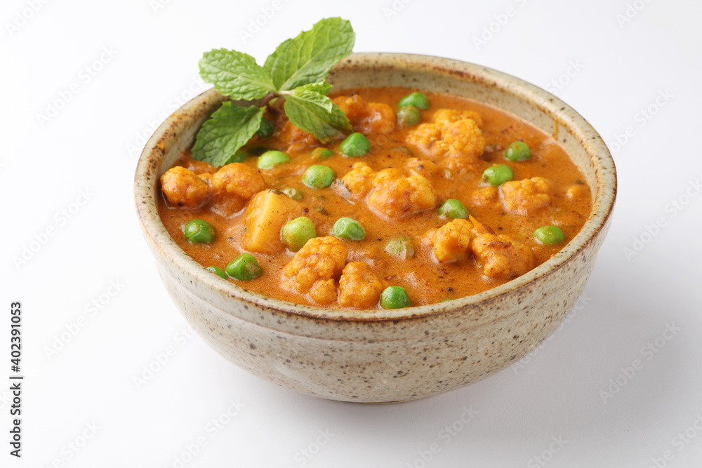 gobi mutter curry, cauliflower mutter curry, gobi masala with green ...