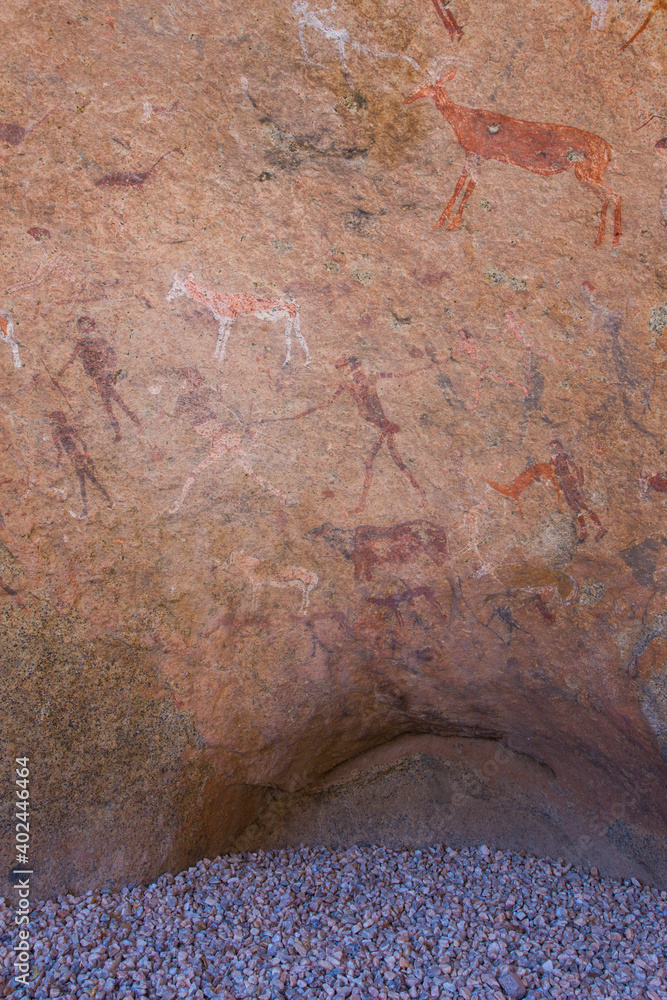 Pinturas rupestres en las Montañas Branberg, Desierto del Namib ...