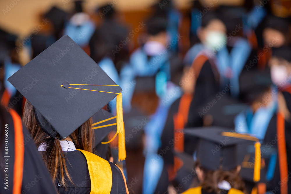 Stock-Foto „Graduation cap image from the back of graduates Graduates ...