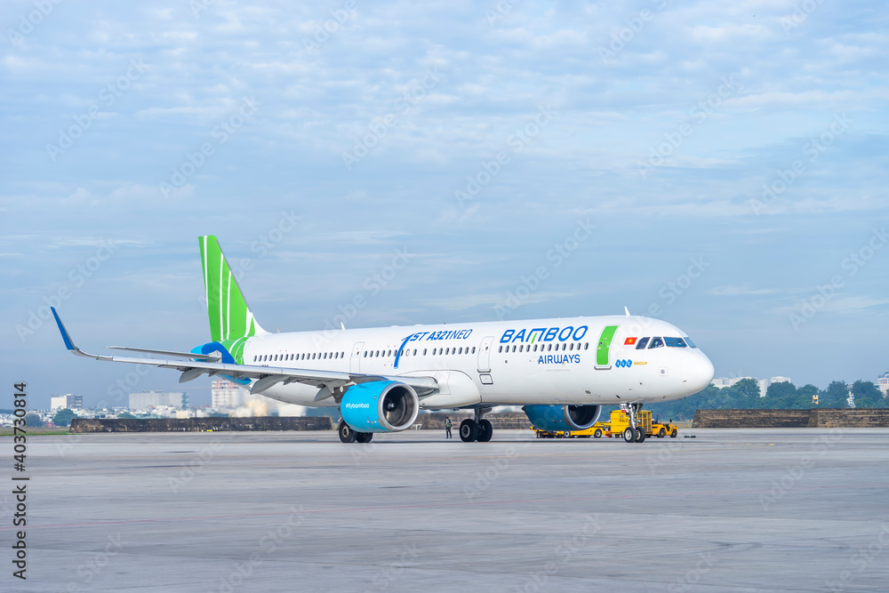 Bamboo Airways Airbus A3201-NEO landing and takes off at Tan Son Nhat ...