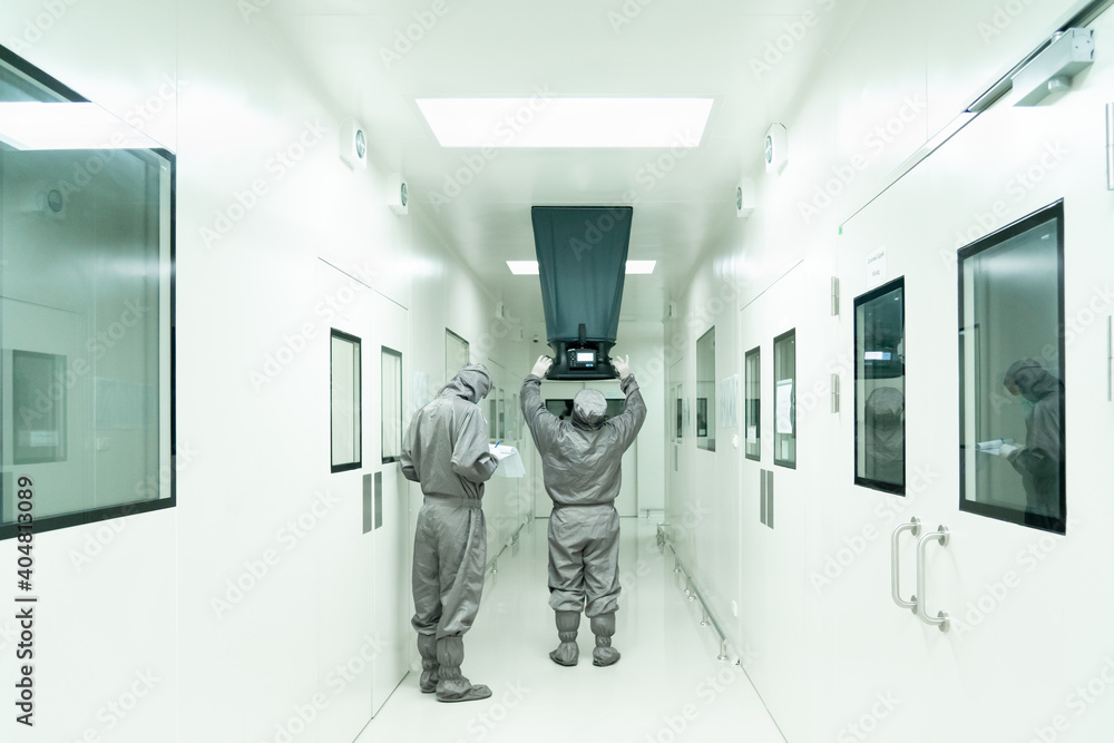Стоковое фото «The unidentified operators is using the capture hood ...