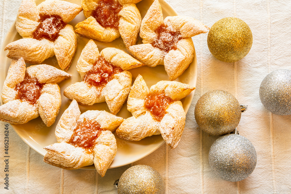 Foto de Stock Joulutorttu, traditional finnish christmas pastry with ...
