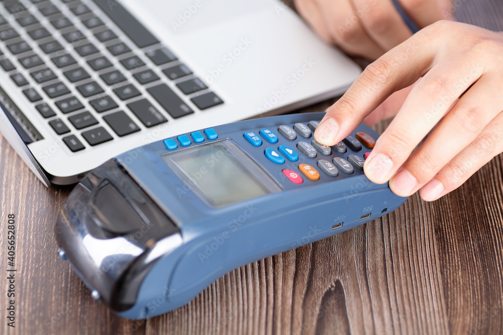 Use the POS machine to enter the password or the payment amount Stock ...