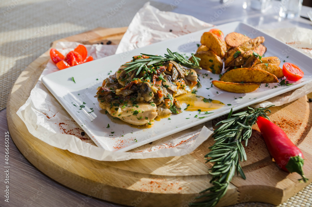 RATAN-600 is the world's largest radio telescope with a reflective ...