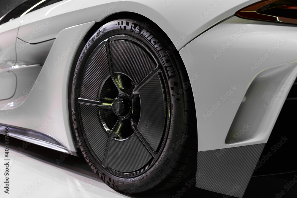 Koenigsegg Jesko Absolut wheel, a Swedish 1600hp V8 supercar ...