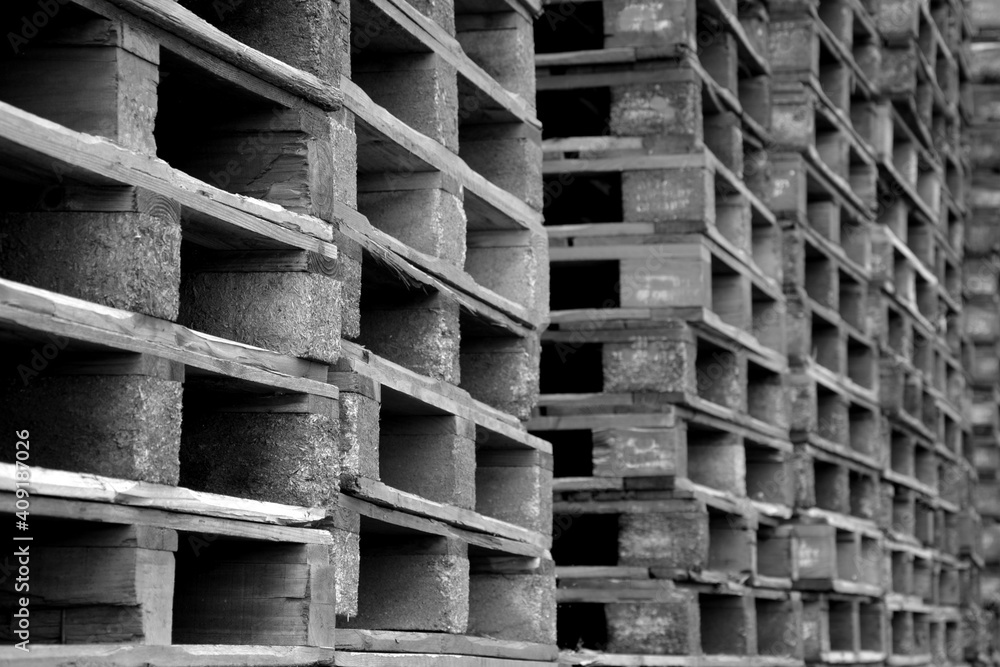 stack of pallets in layers on top of each other. wall of wooden ...