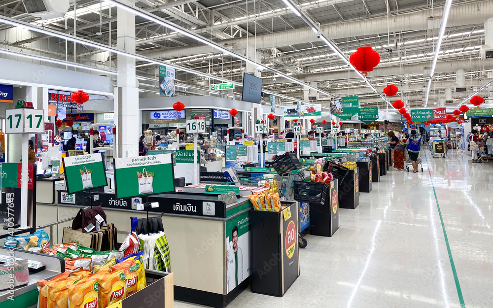 Foto Tesco Lotus,THAILAND- February 3, 2021 : Consumer goods are placed ...