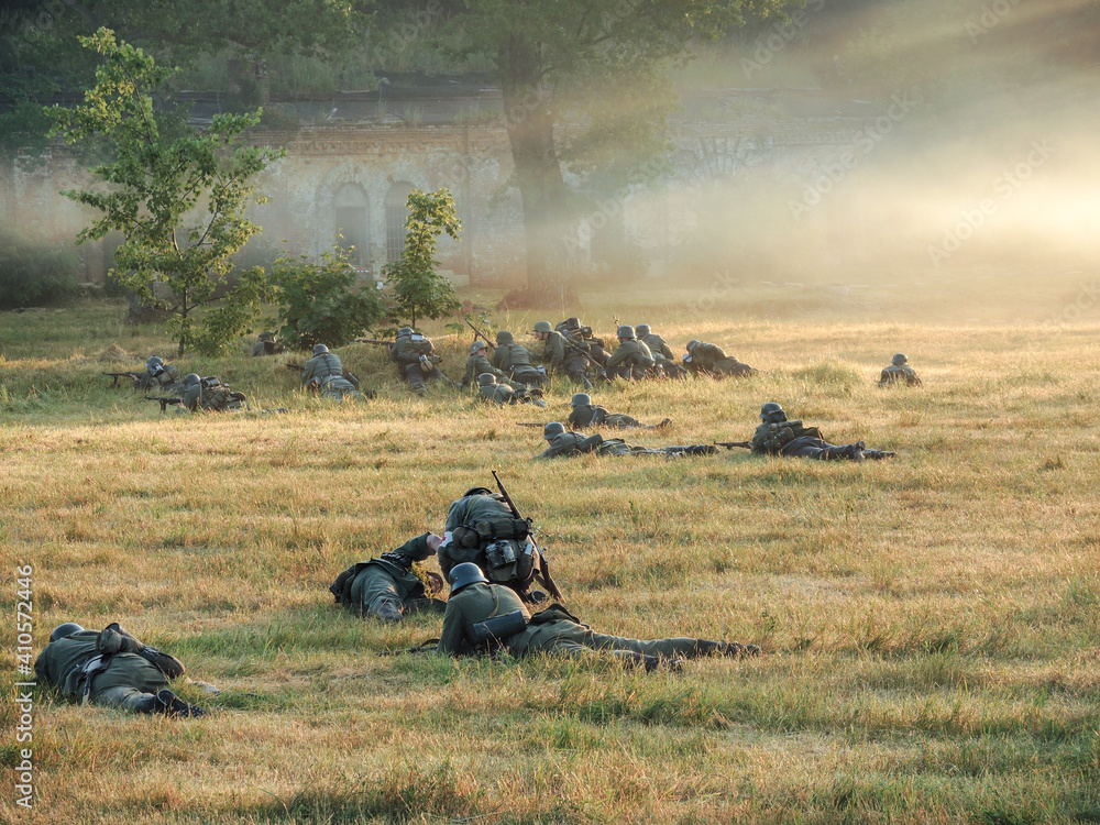 Foto de Stock German soldiers in world war II are fighting shooting on ...