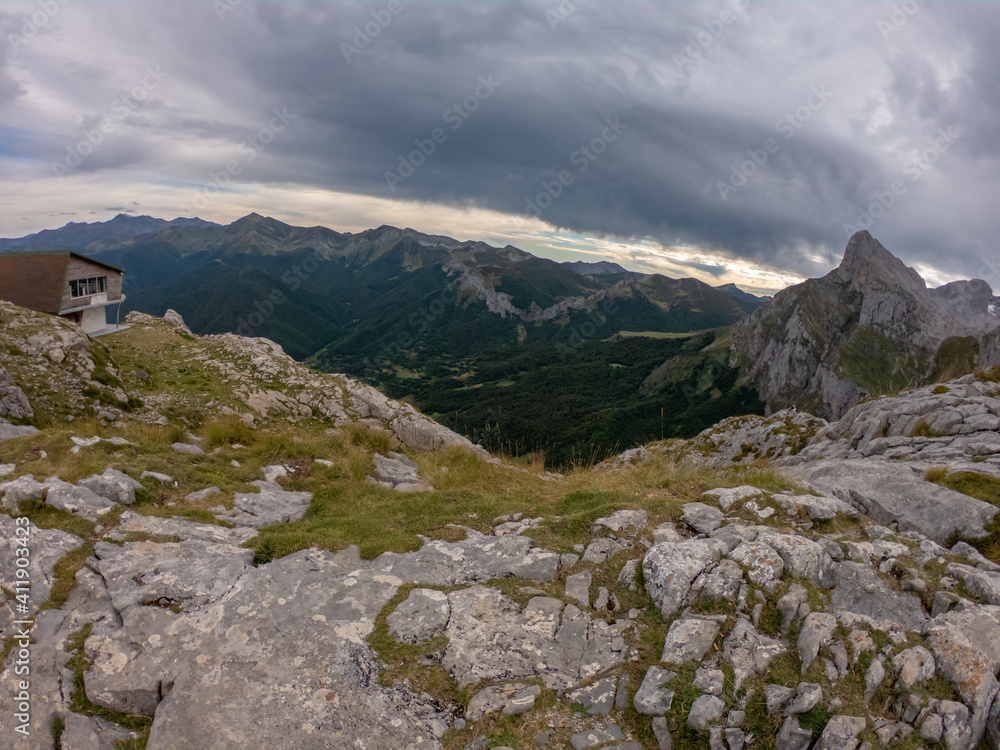 The upper terminus and lookout of famous cable car "El Cable ...