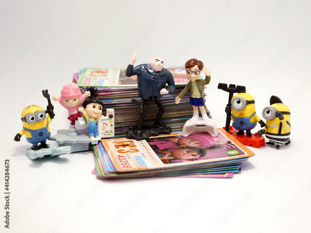 Gru with his daughters Agnes, Edith and Margo. Minions. Gru. Villain ...