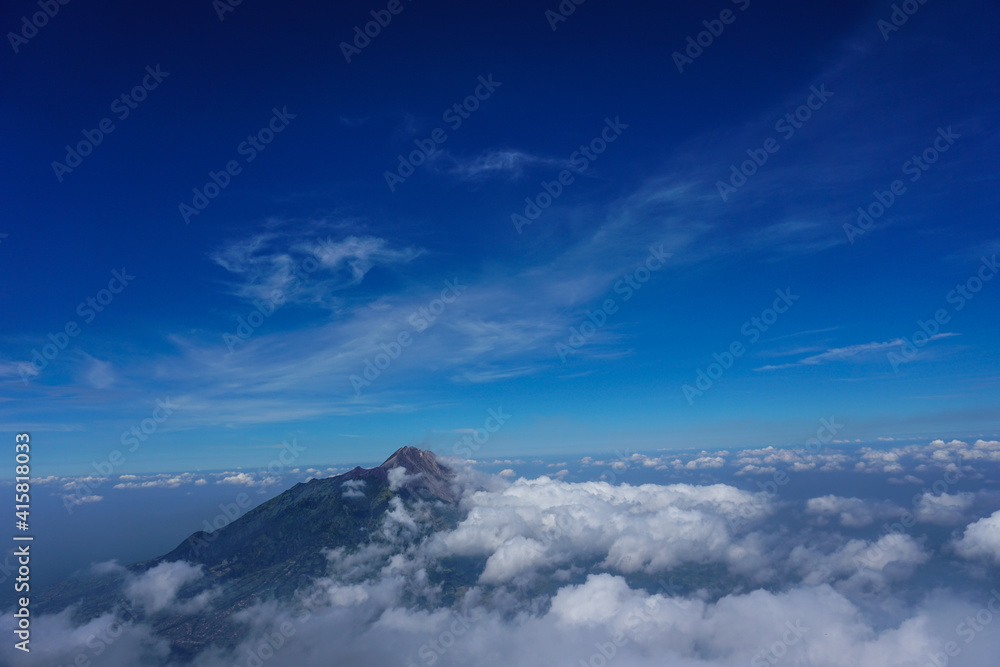 Foto de Stock Pemandangan Gunung Merapi dari Gunung Merbabu /Merapi ...
