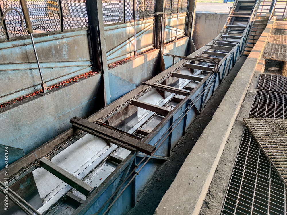 Conveyor trough, cargo trough, output Within the industry. Rail ...