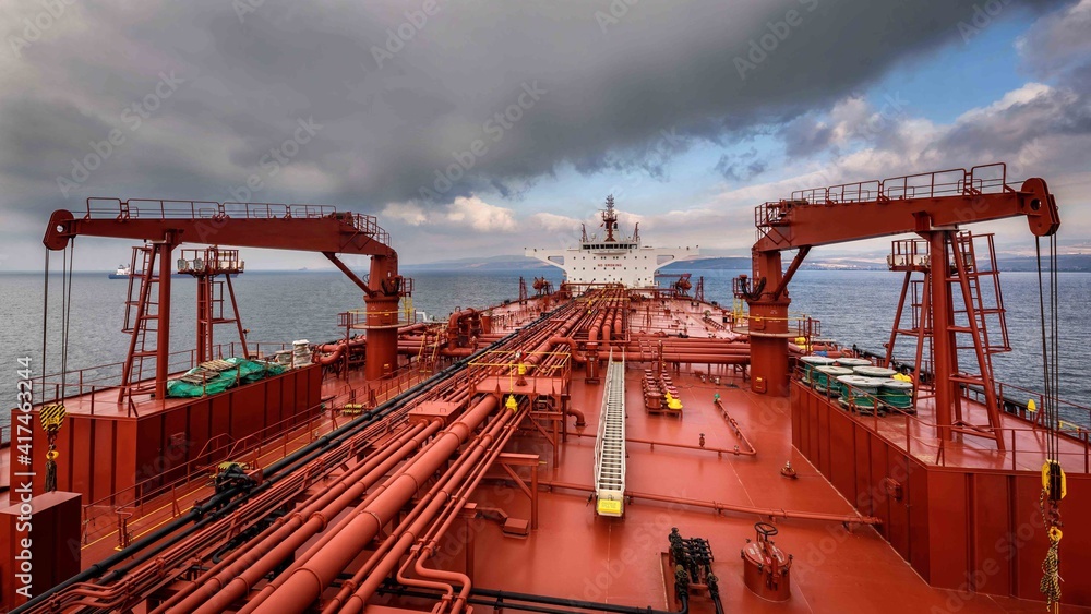 View of a super tanker from forward to aft between two deck hose ...