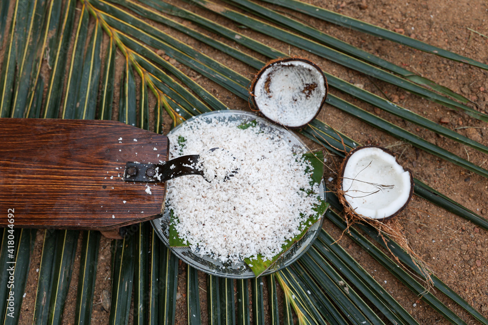 Foto de Stock Hand grated fresh raw coconut cut open in half , Indian ...