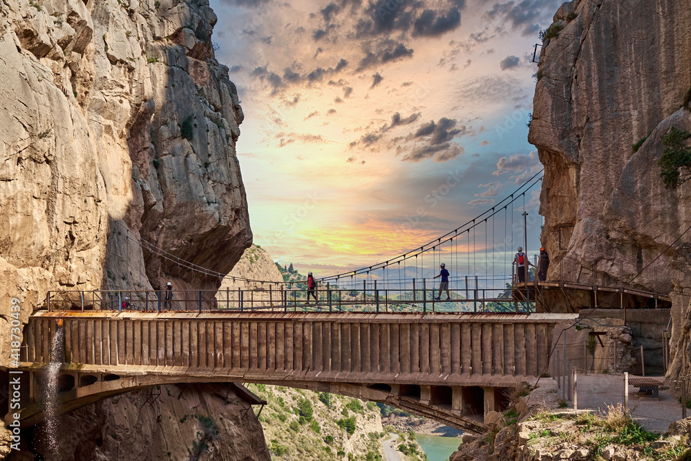Stock-Foto „Very narrow bridge in rocky canyon - mountain wooden path ...