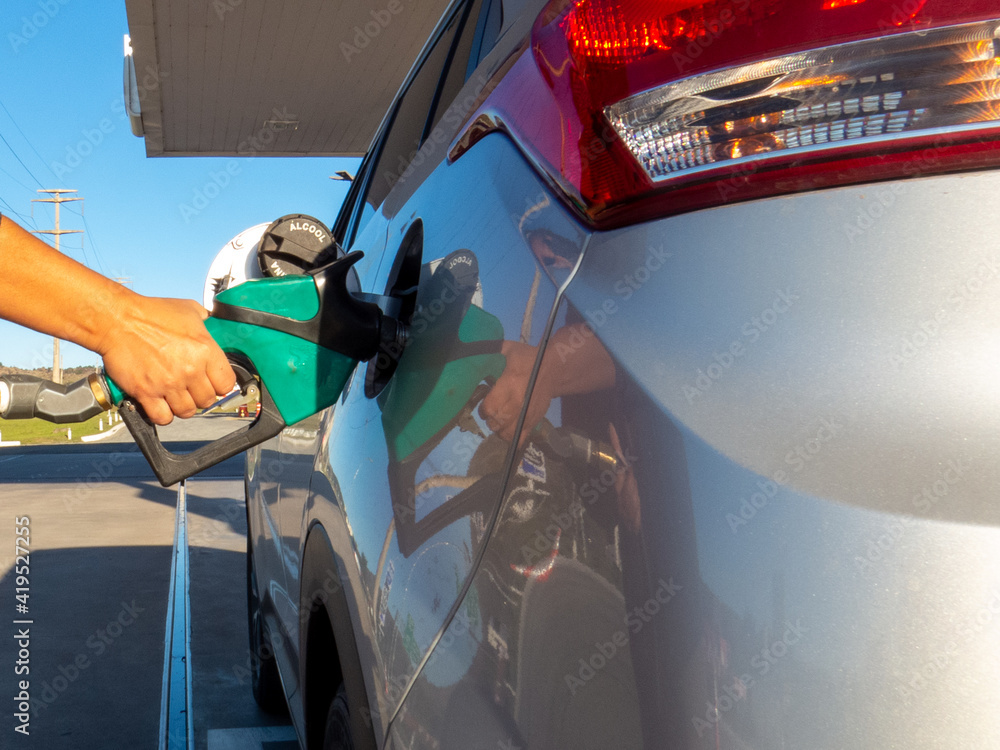 Fueling vehicle with fuel Ethanol. Translation - gasoline and alcohol ...