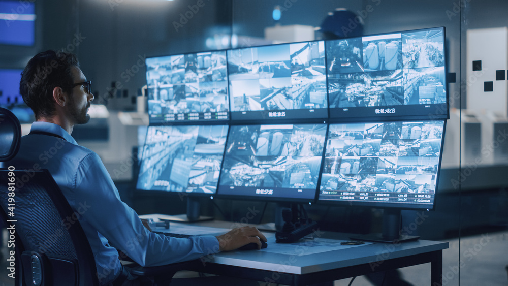 Industry 4.0 Modern Factory: Security Operator Controls Proper ...