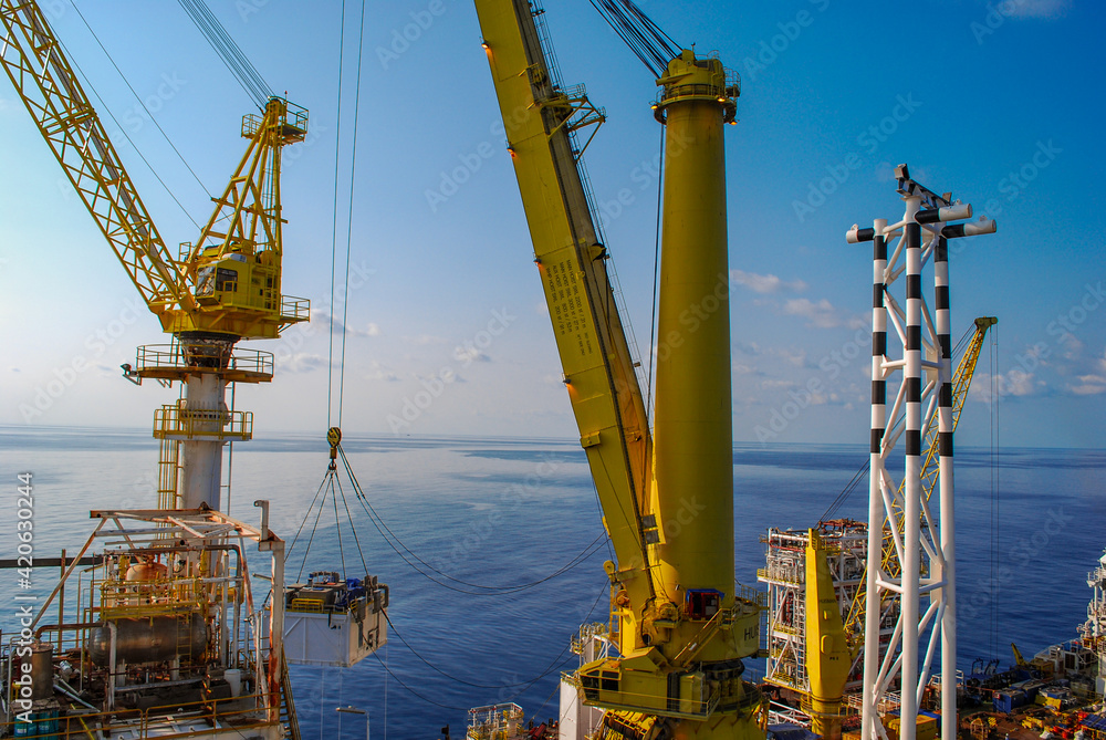 Heavy lifting operation using multiple high capacity cranes to lift ...