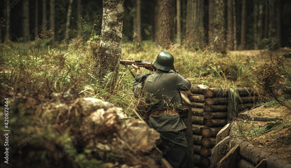 Photo Stock Finnish soldier of the Second World War, shooting from a ...
