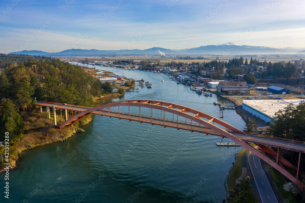 Photo Stock Rainbow Bridge and the City of La Conner, Washington. La ...