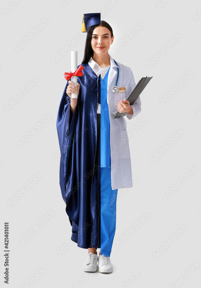 Foto Comparison portrait of young woman in bachelor robe and uniform of ...