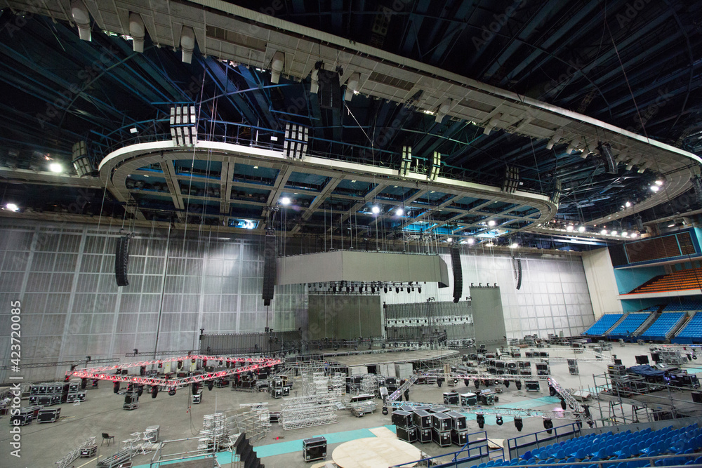 Installation of professional stage, sound, light and video equipment ...