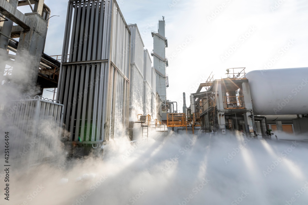 Foto Cooling units of oxygen storage tanks. Oxygen storage for ...