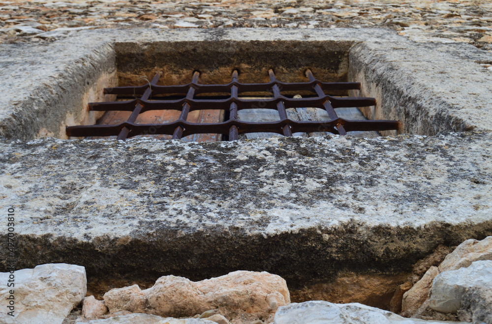 Ventana antigua con reja de hierro Stock Photo | Adobe Stock