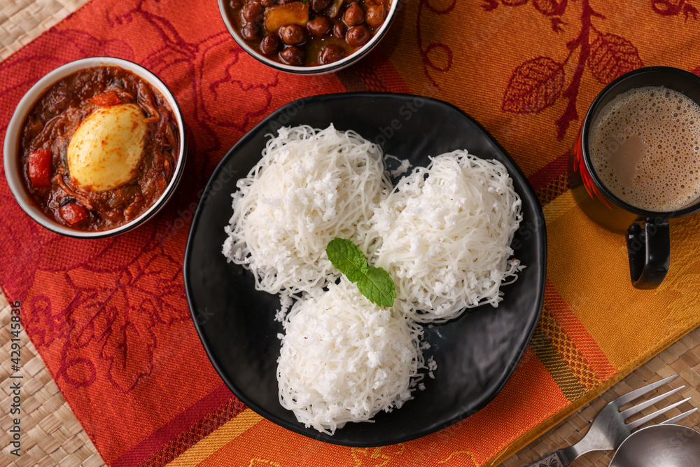 Foto de Stock Noolappam/Idiyappam/rice noodles, a popular traditional ...