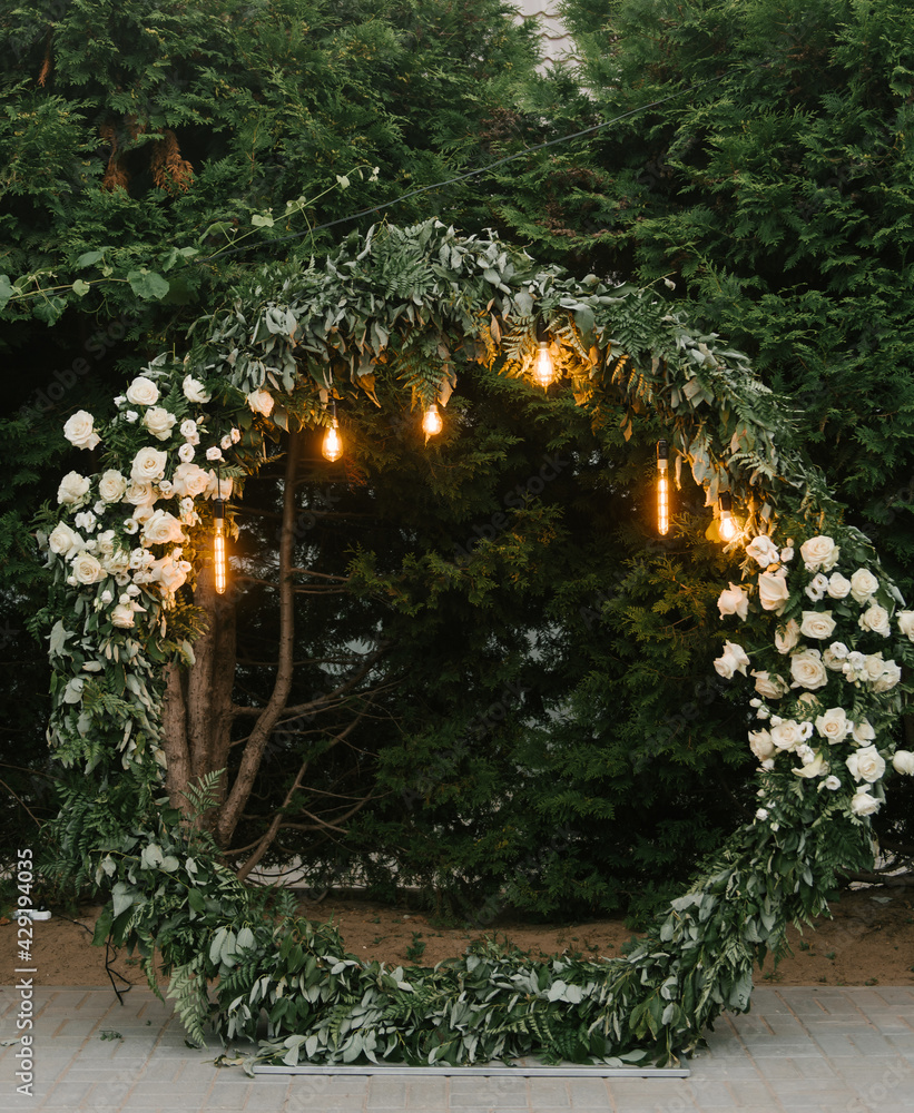 Wedding arch with lights 60 photos - Astyledwedding.com